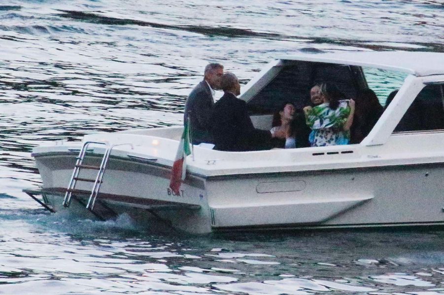 Sortie en bateau sur le lac de Côme pour Barack Obama et George Clooney