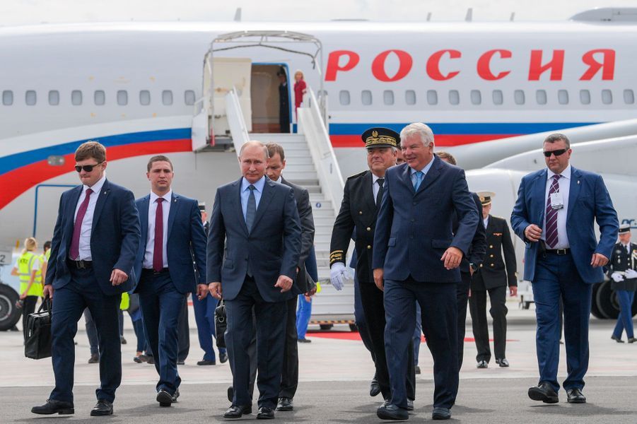 Vladimir Poutine accueilli à Brégançon par Emmanuel et Brigitte Macron