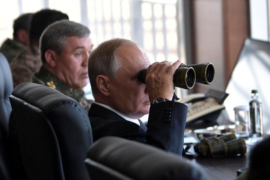 Vladimir Poutine promet que l'armée russe continuera de se renforcer