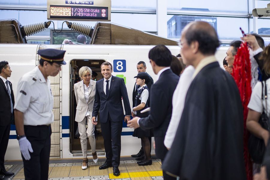 A Kyoto, Emmanuel et Brigitte Macron découvrent le temple Kodai-ji