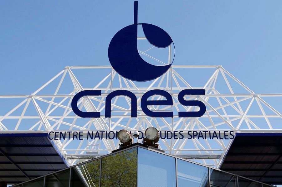 A Toulouse, le geek Fillon visite le Centre national d'études spatiales