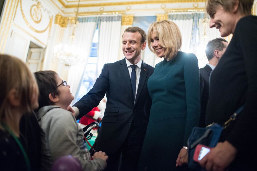 Emmanuel et Brigitte Macron, leur premier Noël à l'Elysée en images