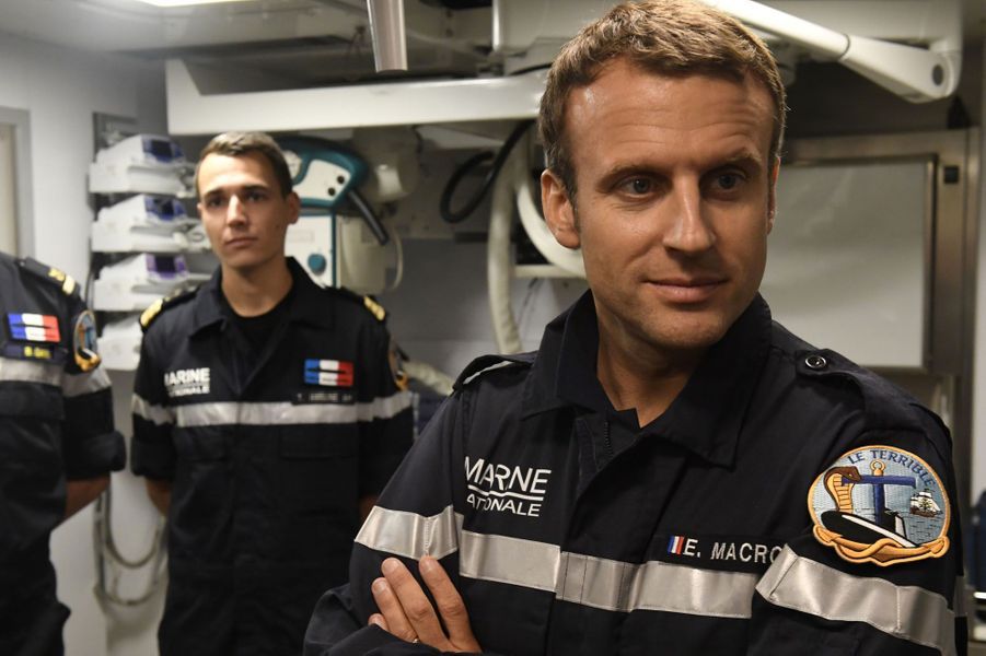 Emmanuel Macron a embarqué à bord du sous-marin Le Terrible
