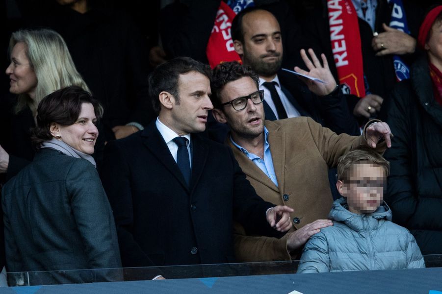 Emmanuel Macron au stade de France avec son frère Laurent et ses neveux
