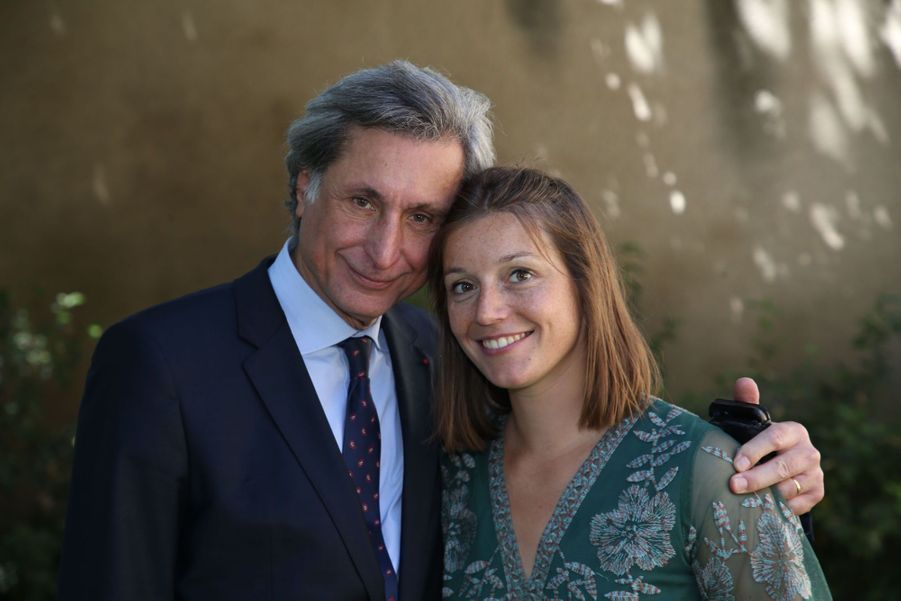 Entouré de sa famille, Patrick de Carolis officiellement élu maire d'Arles