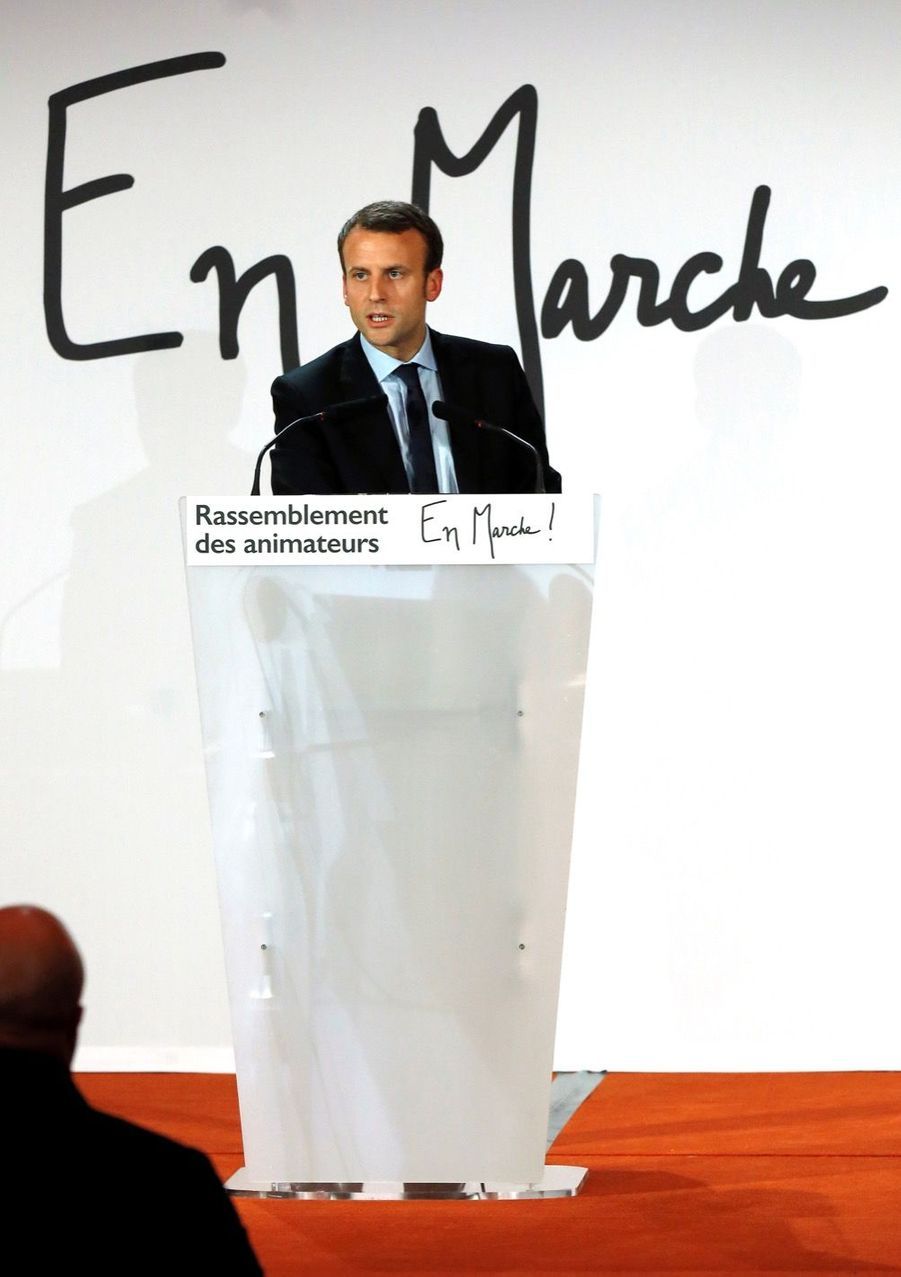 Emmanuel Macron montre ses muscles