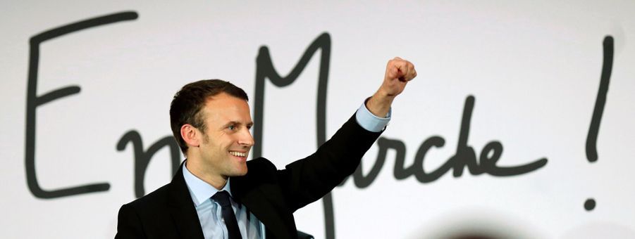 Emmanuel Macron montre ses muscles