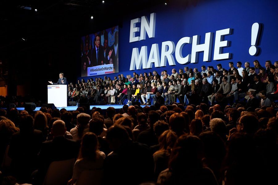 Macron s’offre un meeting présidentiel