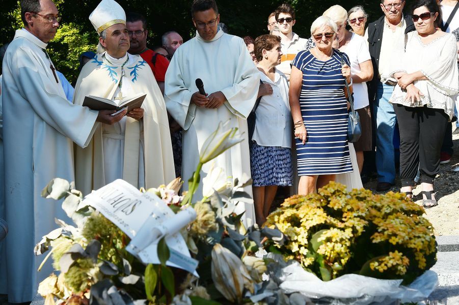 Des prières sur la tombe du père Jacques Hamel pour l'Assomption