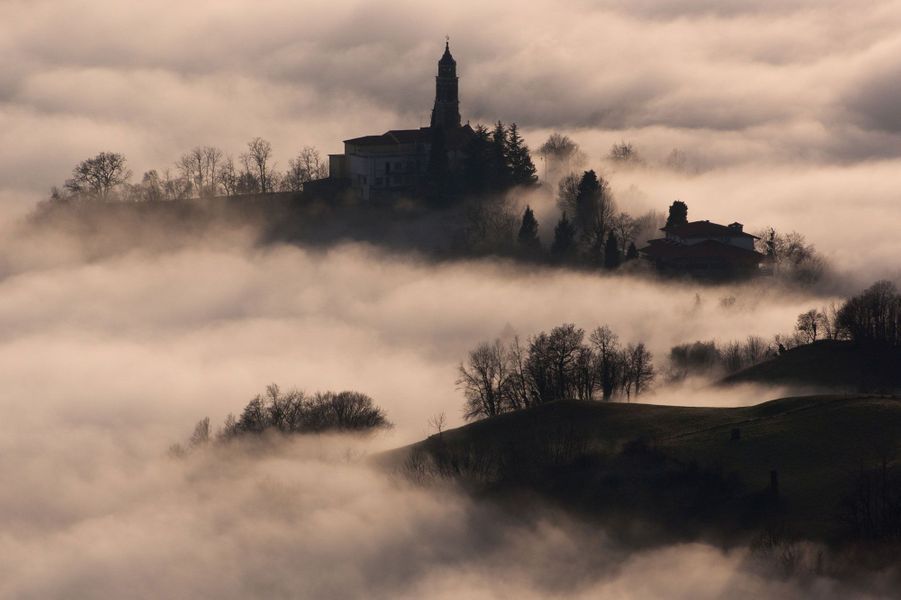 En images - San Luca, un village dans les nuages