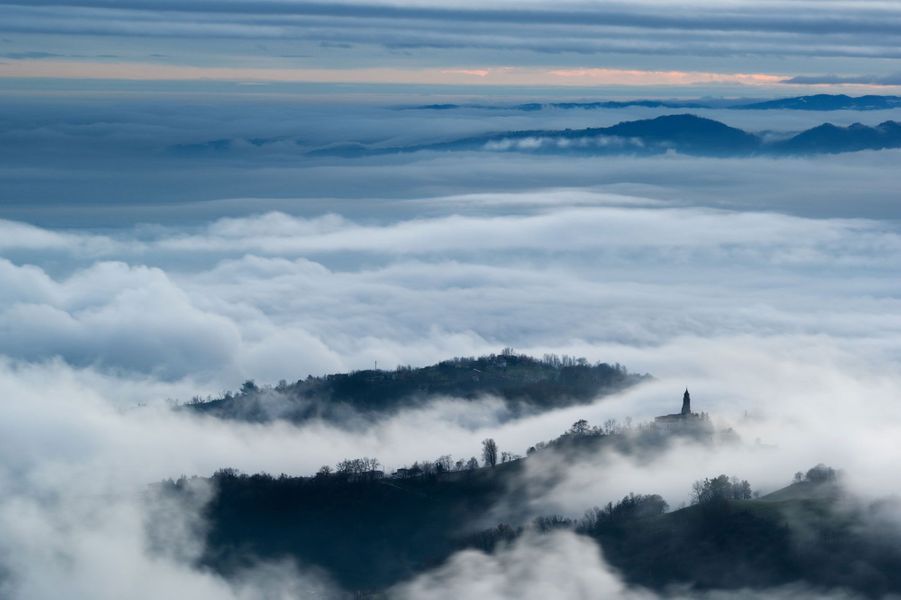 En images - San Luca, un village dans les nuages