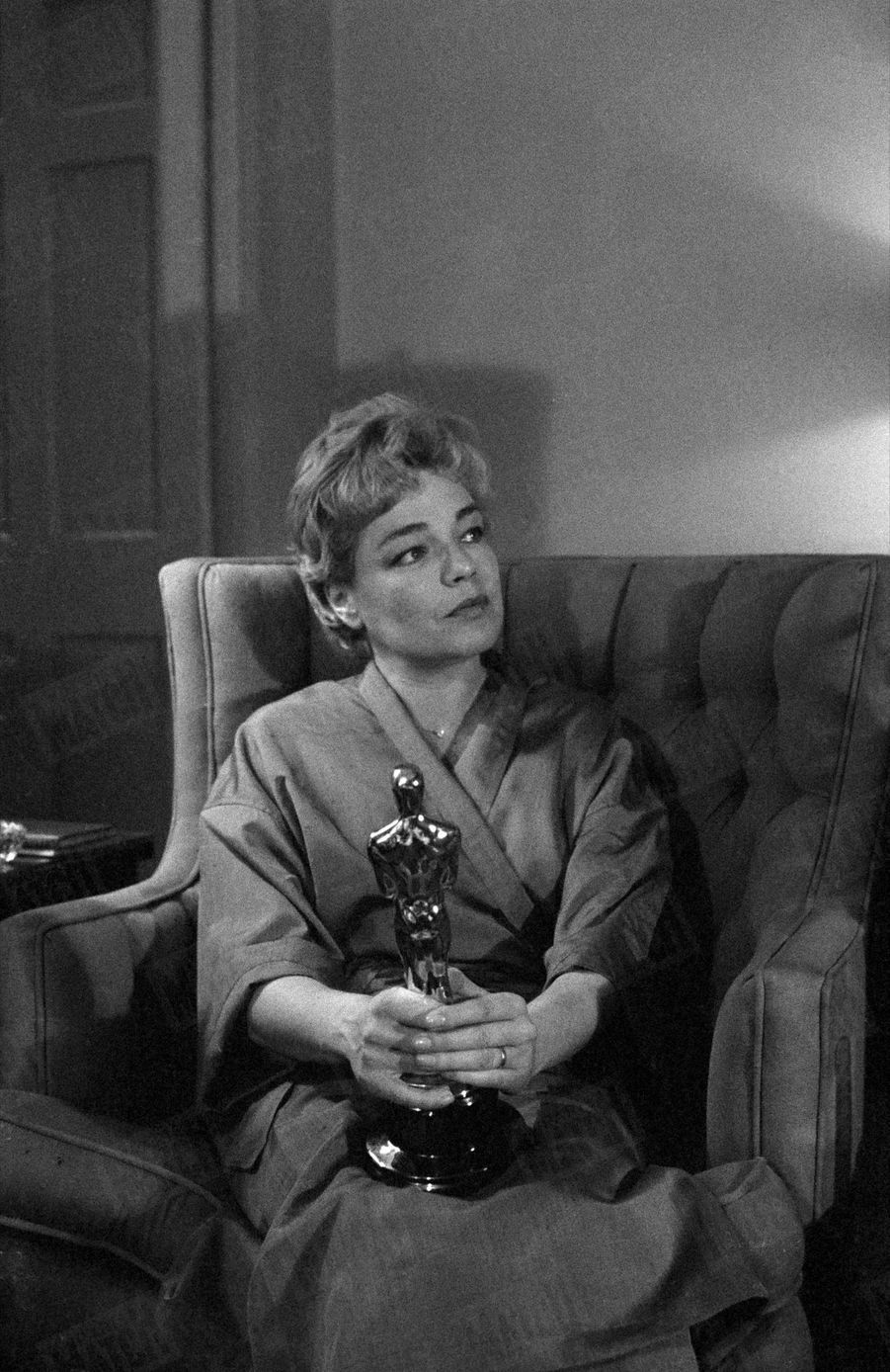 Photos : Simone Signoret dans Paris Match