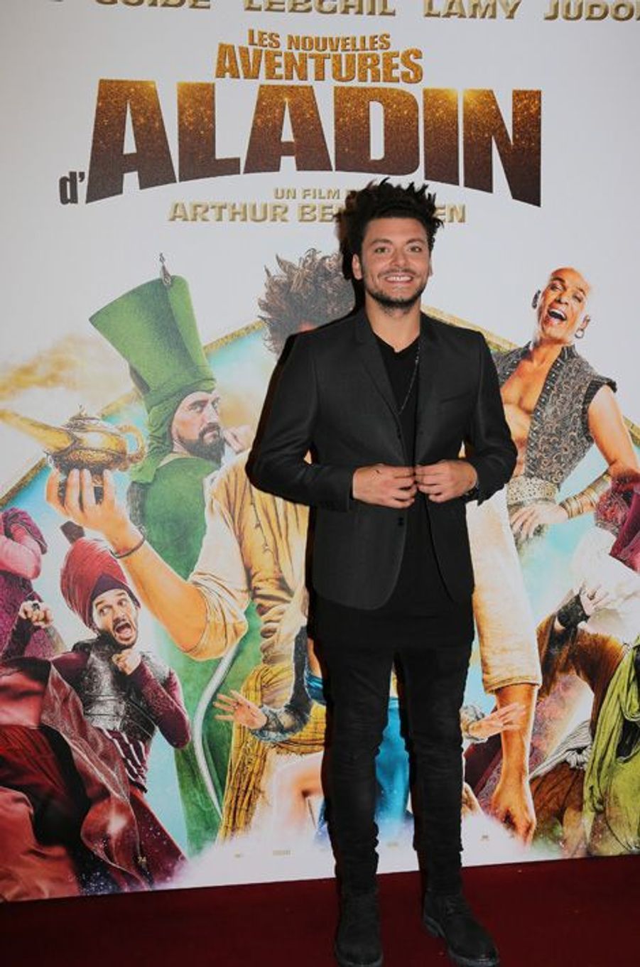 Kev Adams et les stars d'Aladin à Paris