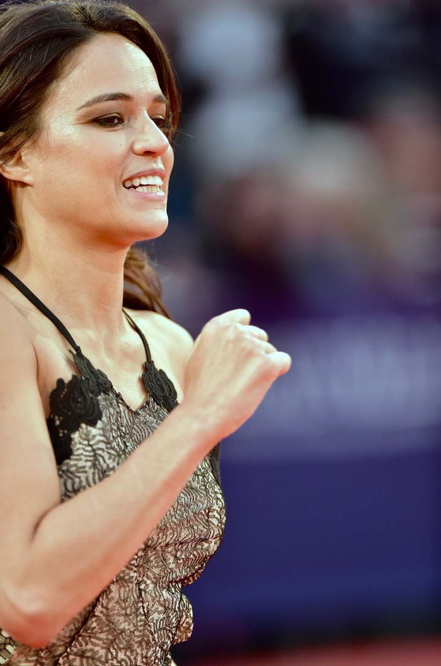 Michelle Rodriguez mise sur le glamour à Deauville