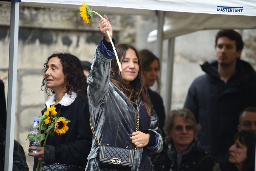 Arthur H, Kên et Izïa, leur dernier adieu à leur père Jacques Higelin