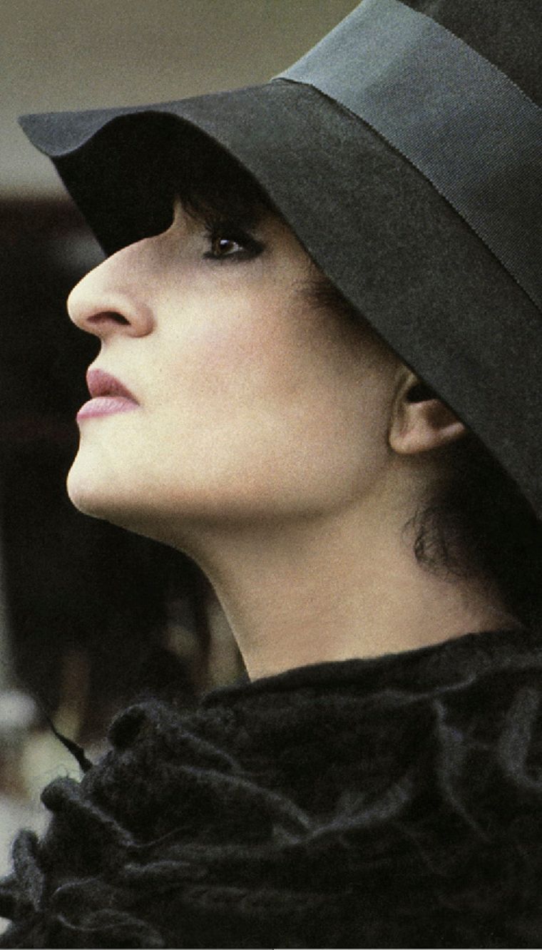 Hommage à Barbara, ses plus belles photos dans Paris Match