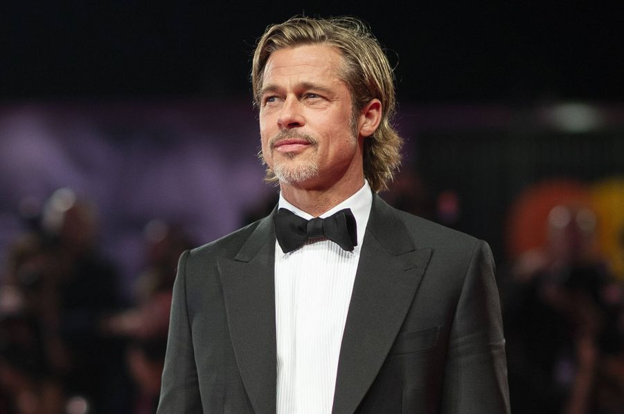 Brad Pitt, gentleman, fait le bonheur des fans à la Mostra de Venise