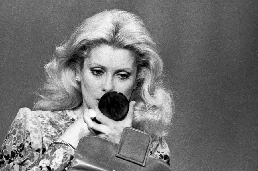 Catherine Deneuve fête ses 75 ans : sa vie en 50 photos d’exception