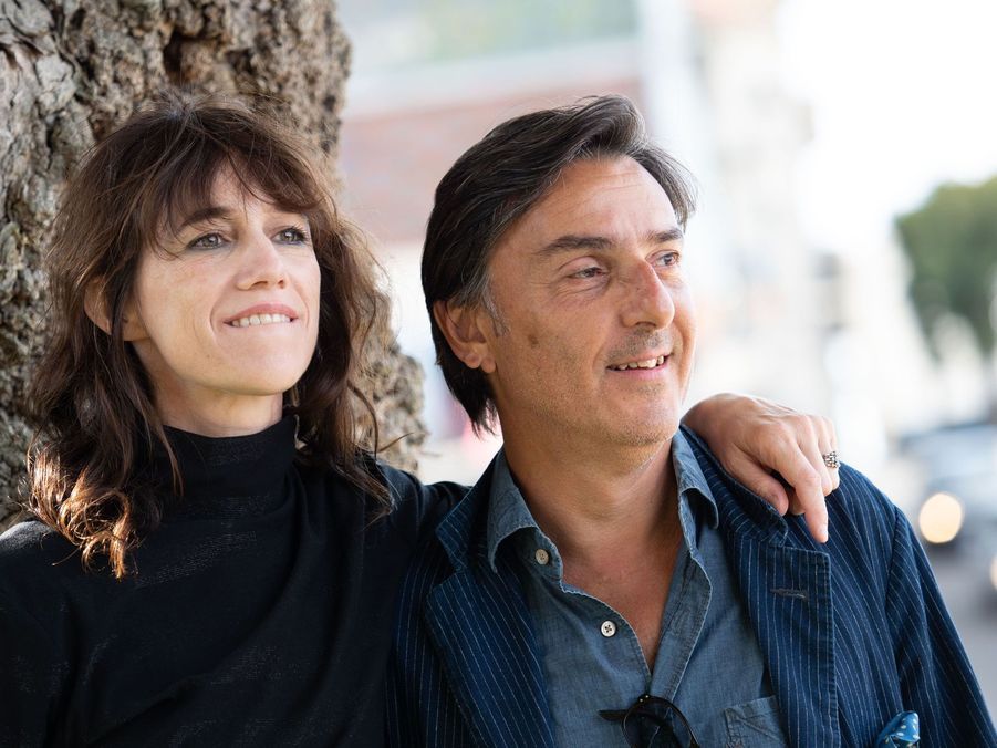 Charlotte Gainsbourg et Yvan Attal, si fiers au côté de leur fils Ben à ...
