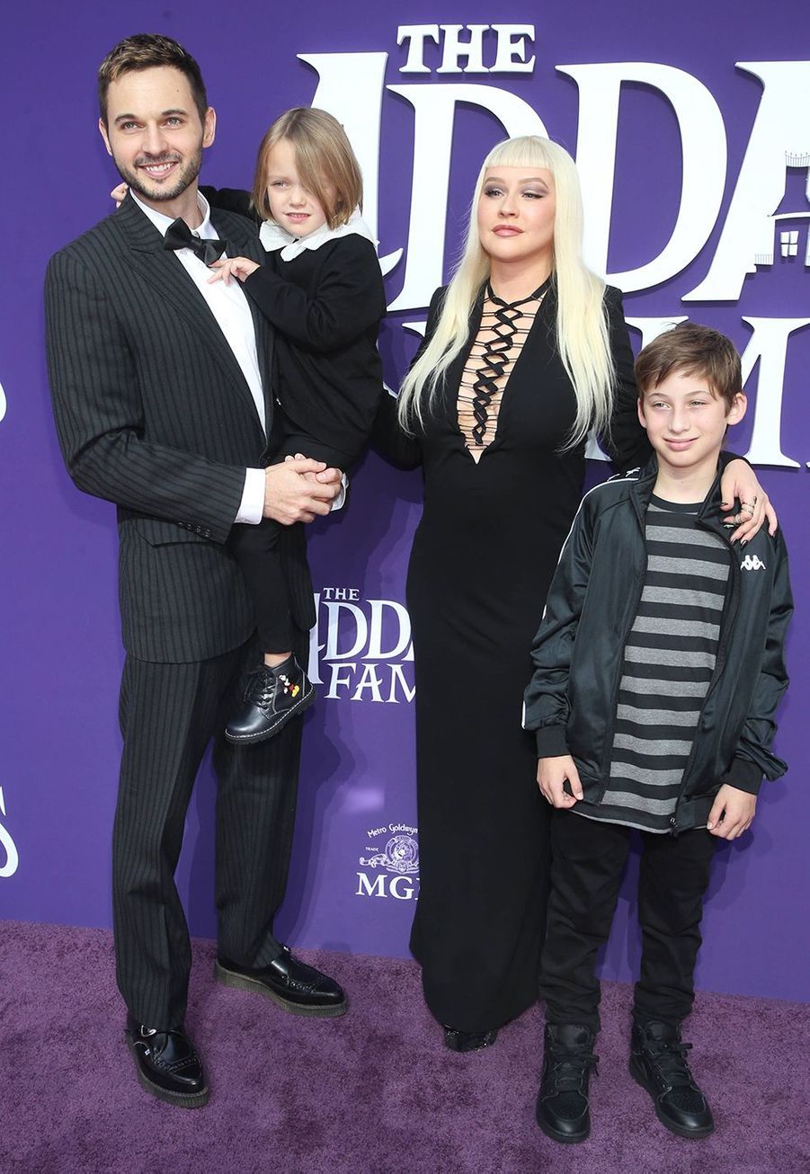 Christina Aguilera, très décolletée pour une rare apparition en famille