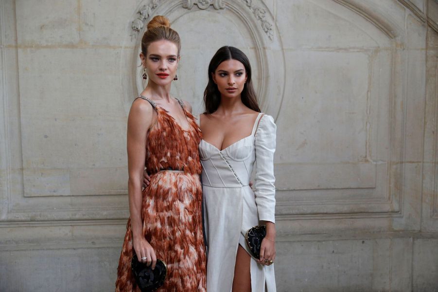 Emily Ratajkowski, Emmanuelle Béart… Défilé de célébrités pour Dior