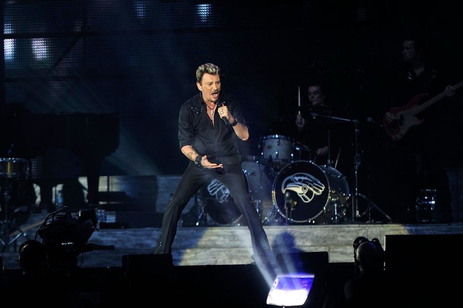 Johnny Hallyday : ses looks de scène légendaires