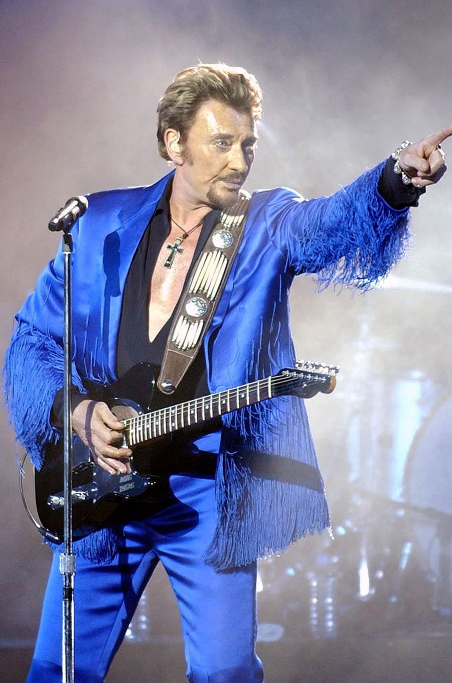 Johnny Hallyday : ses looks de scène légendaires