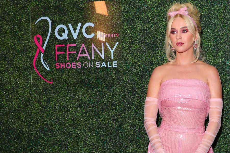Katy Perry, toute de rose vêtue pour la bonne cause