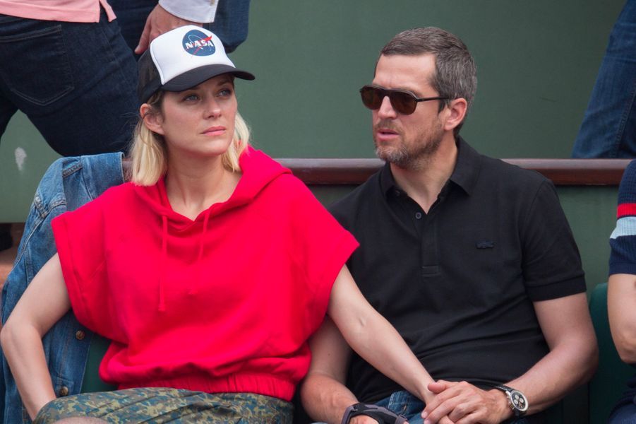 Marion Cotillard et Guillaume Canet en amoureux à Roland Garros