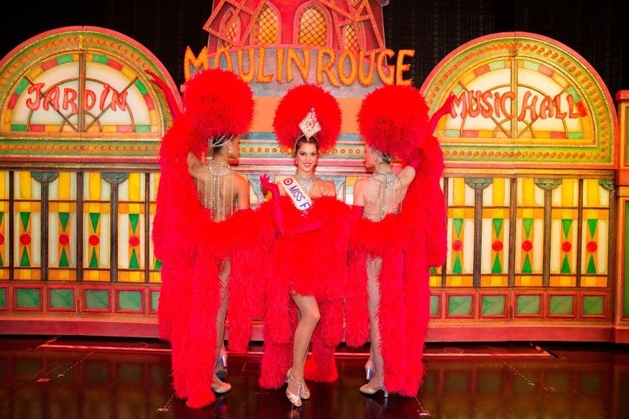 Miss Univers 2017 : Iris Mittenaere essaie ses tenues au Moulin Rouge
