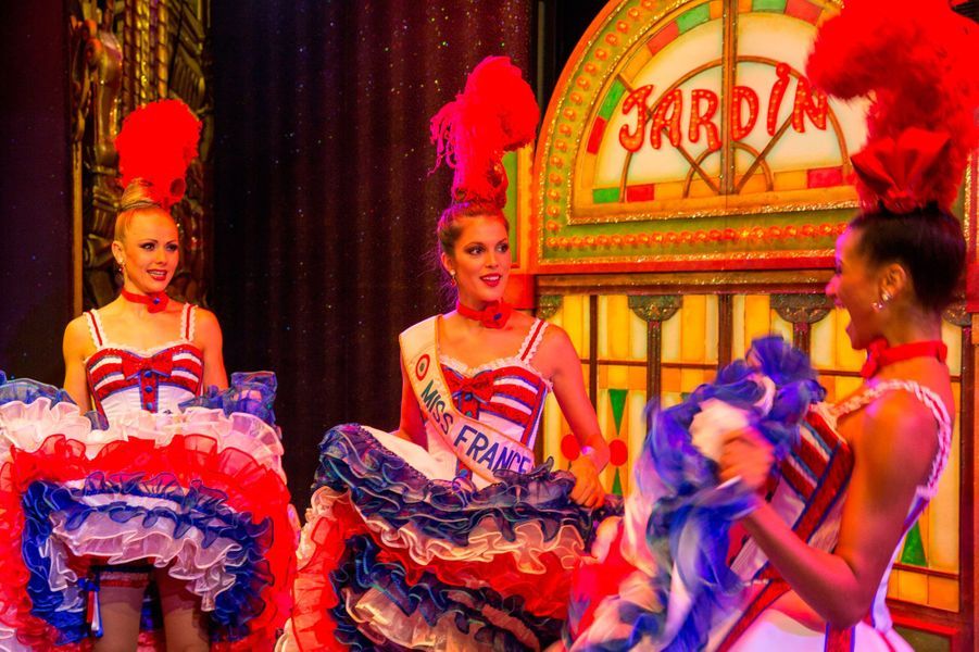 Miss Univers 2017 : Iris Mittenaere essaie ses tenues au Moulin Rouge