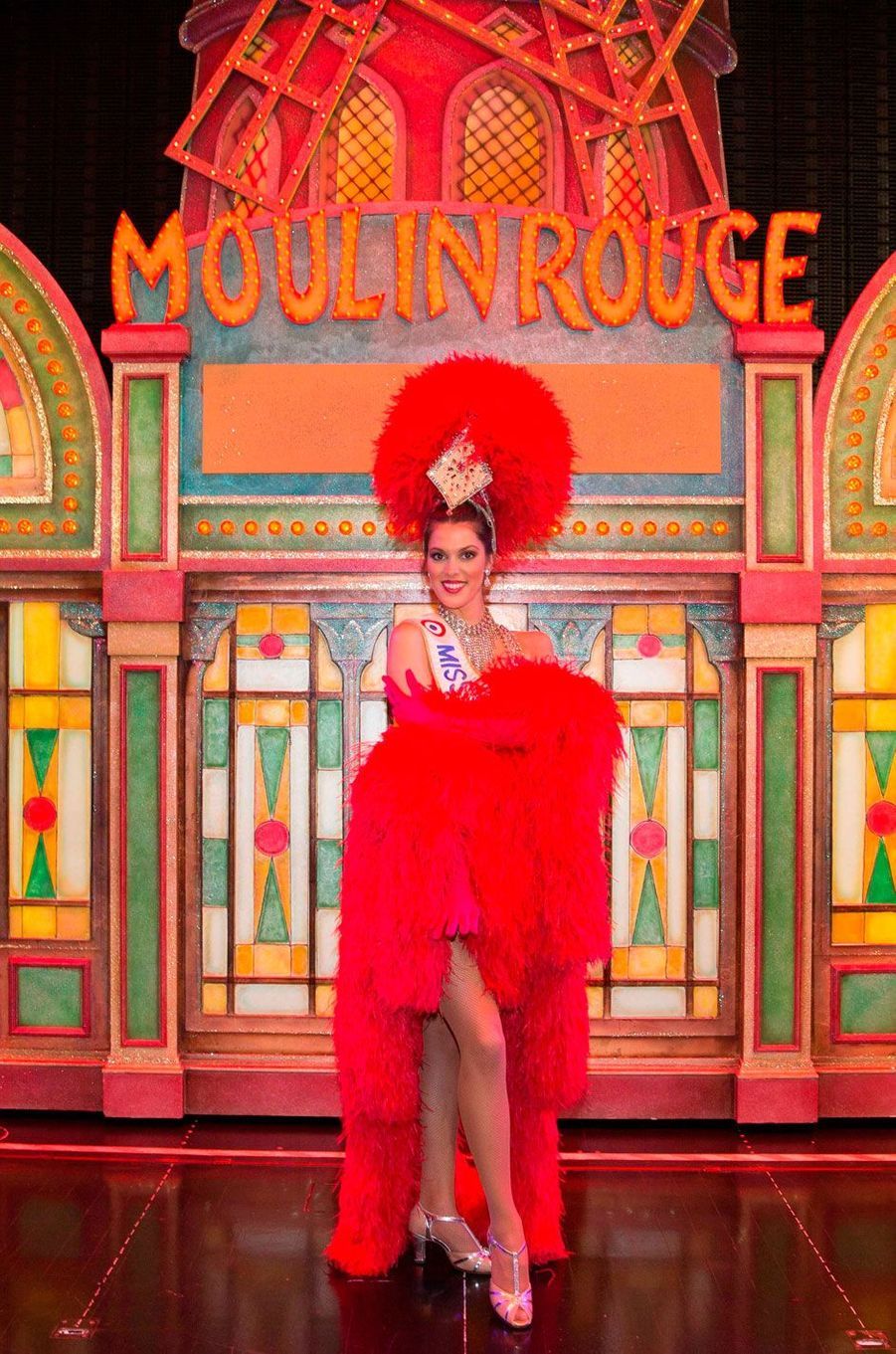 Miss Univers 2017 : Iris Mittenaere essaie ses tenues au Moulin Rouge