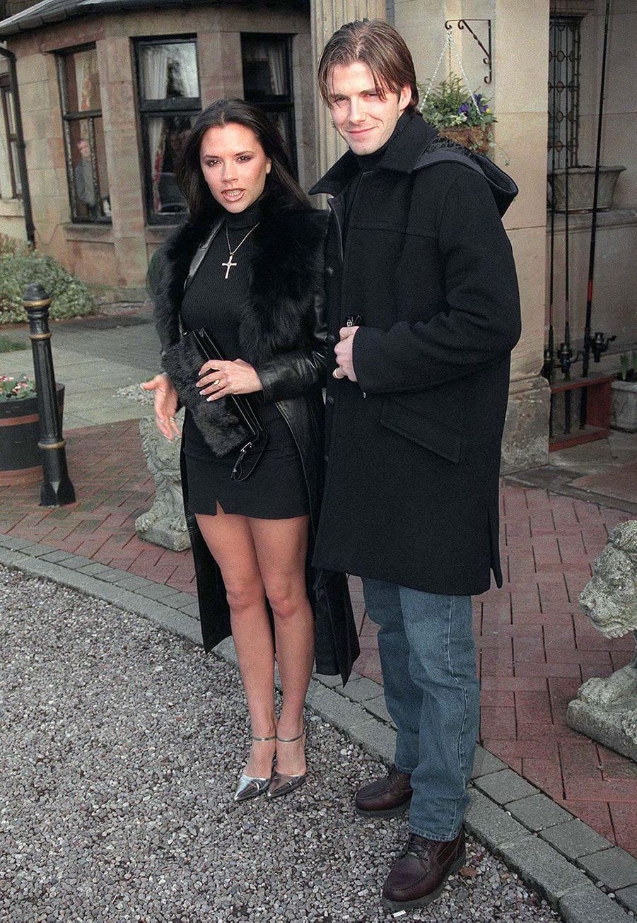 Quand Victoria et David Beckham ont fébrilement annoncé leurs fiançailles
