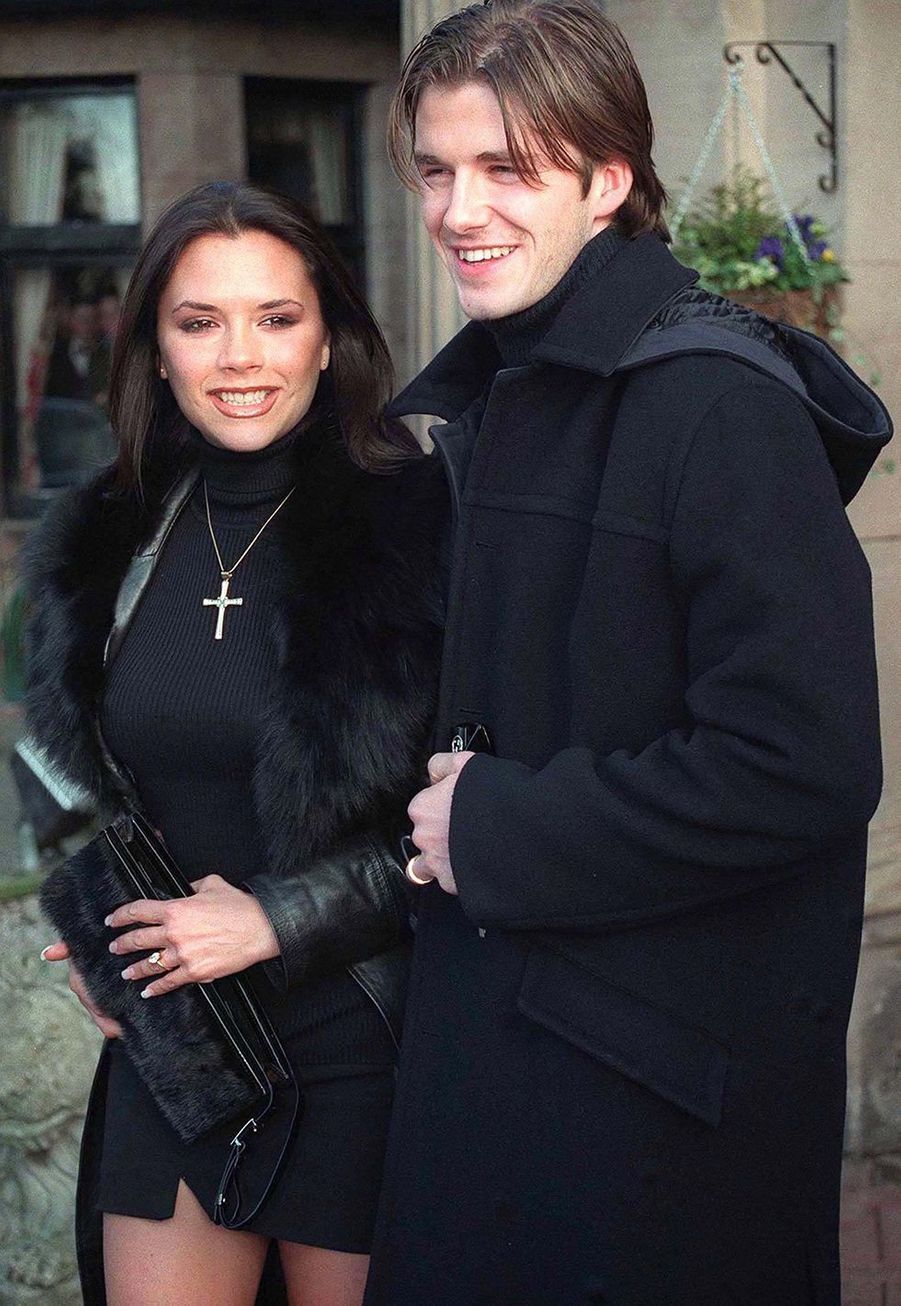 Quand Victoria et David Beckham ont fébrilement annoncé leurs fiançailles