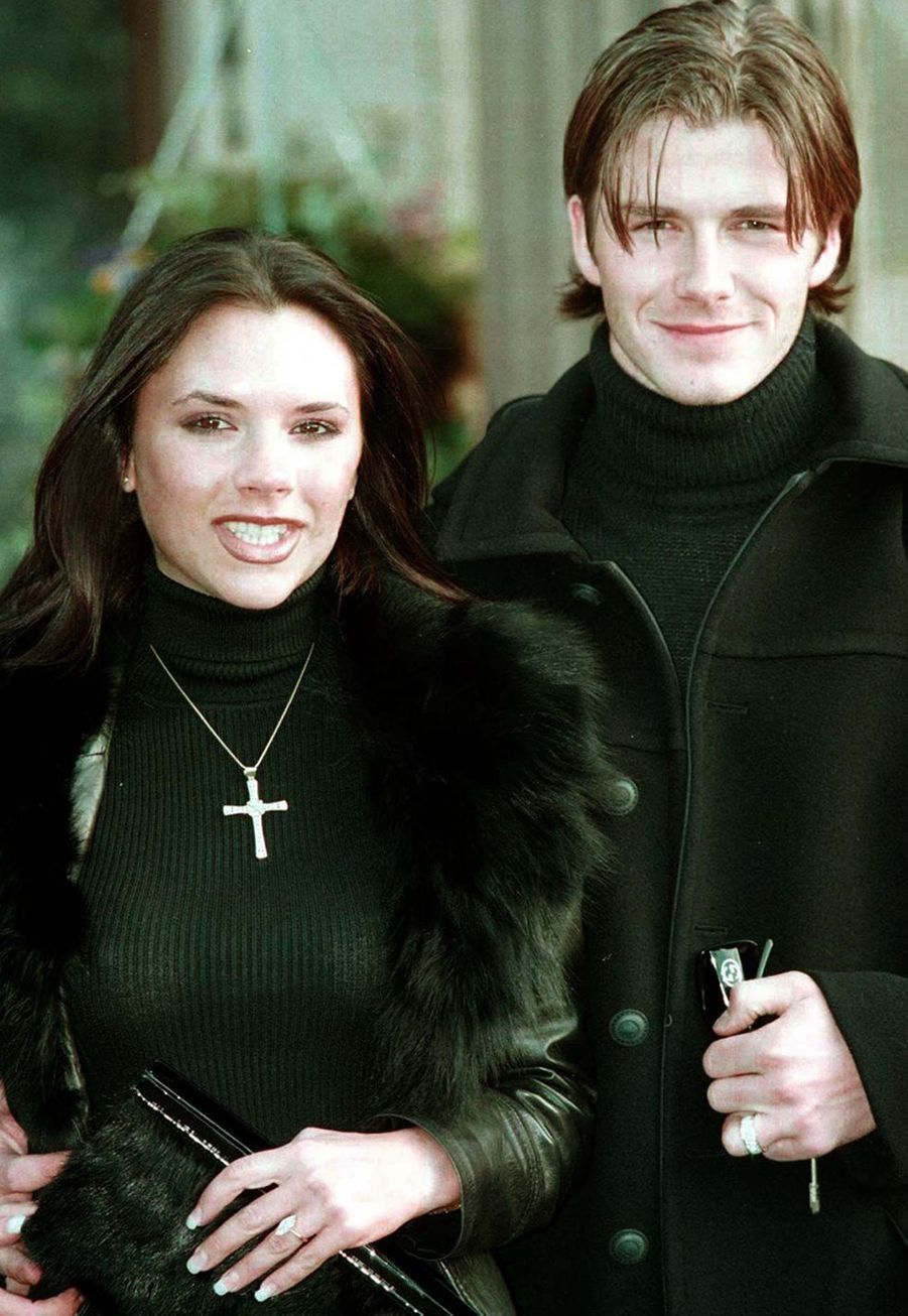 Quand Victoria et David Beckham ont fébrilement annoncé leurs fiançailles