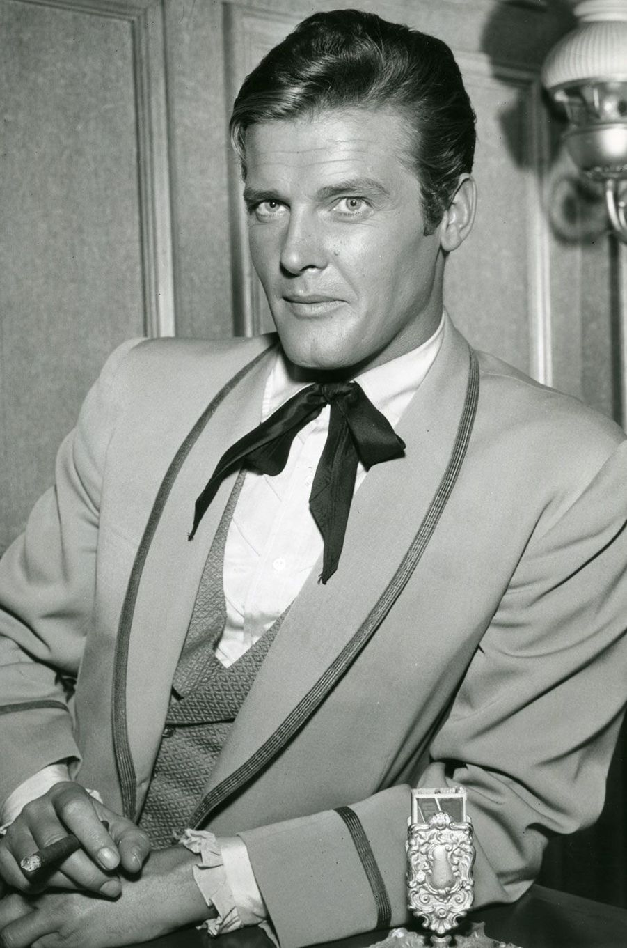Roger Moore : la mort d'un gentleman du cinéma