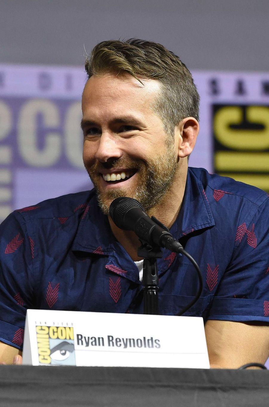 Ryan Reynolds tout sourire au Comic-Con de San Diego