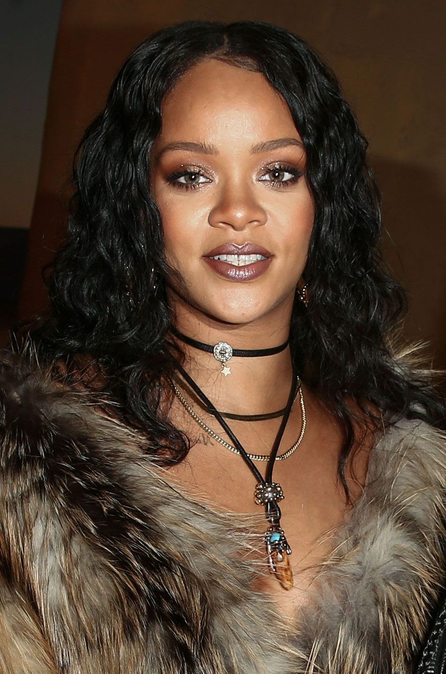 Stars sans maquillage : Rihanna avant / après
