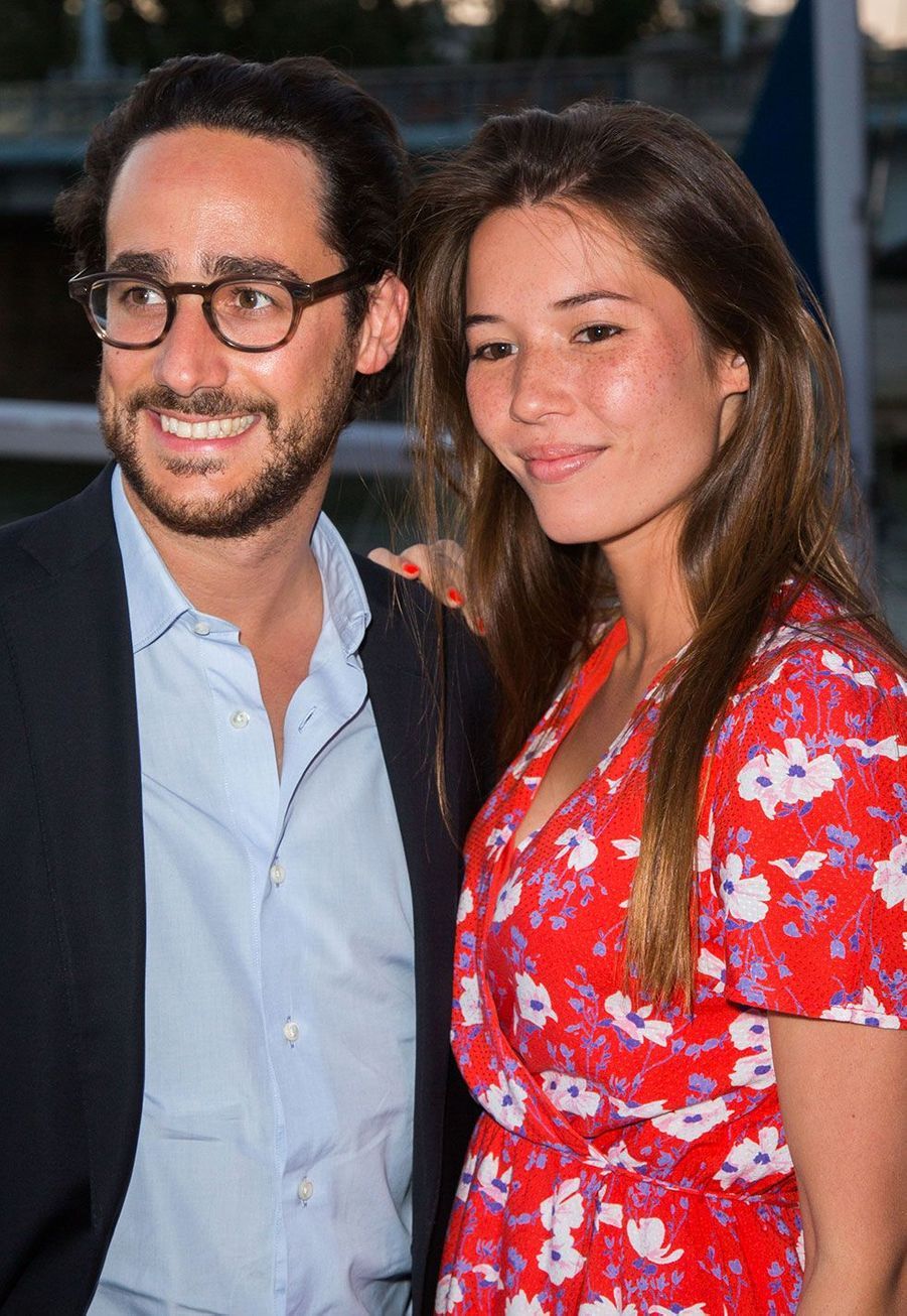 Thomas Hollande et Emilie Broussouloux, deux futurs mariés heureux à Paris