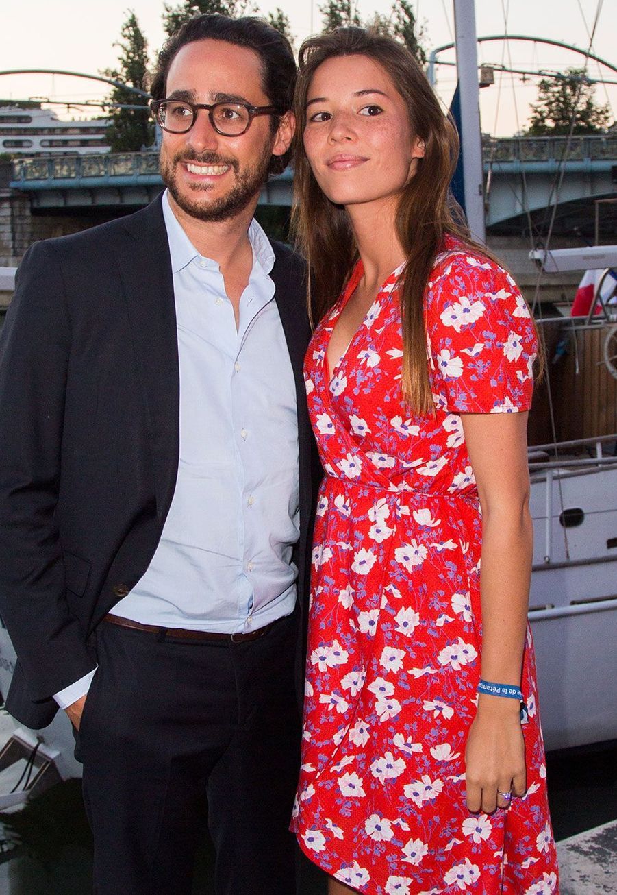 Thomas Hollande et Emilie Broussouloux, deux futurs mariés heureux à Paris
