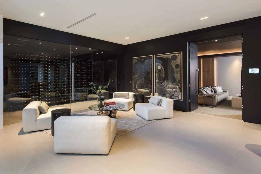 Travis Scott paye cash une énorme villa avec vue panoramique