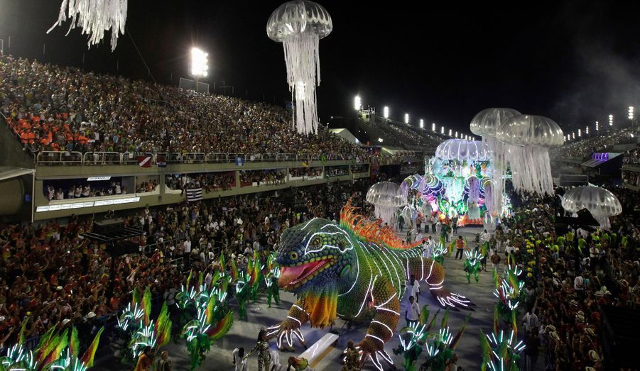 Explosion de couleurs au carnaval de Rio