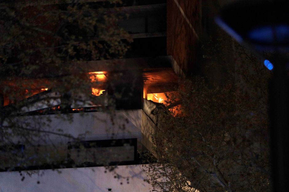 Un violent incendie détruit un immeuble à Paris, sans faire de victimes Un violent incendie détruit un immeuble à Paris, sans faire de victimes