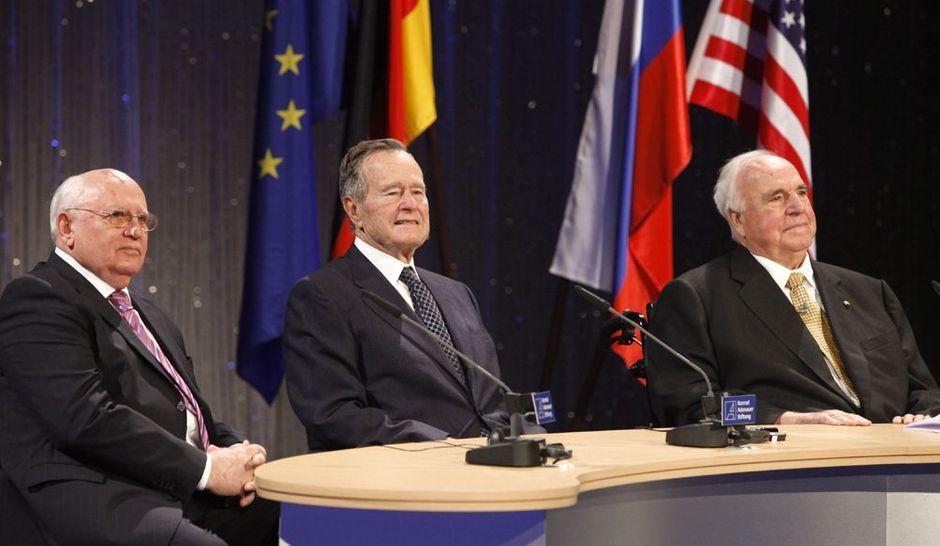 Bush, Gorbatchev et Kohl: Rencontre historique à Berlin