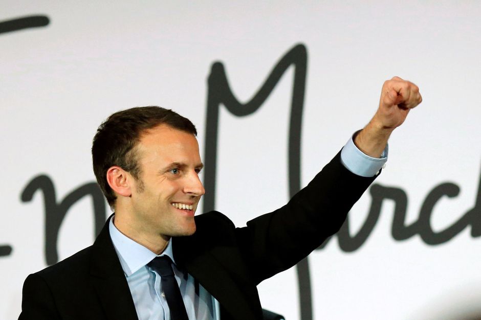 Emmanuel Macron montre ses muscles