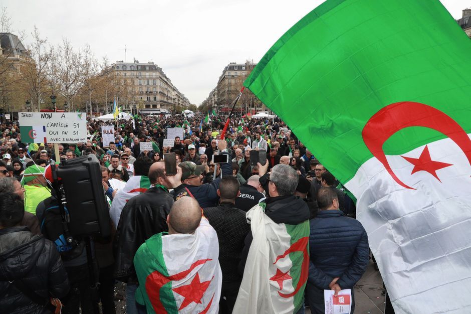 Des milliers d'Algériens toujours dans la rue "contre le système"