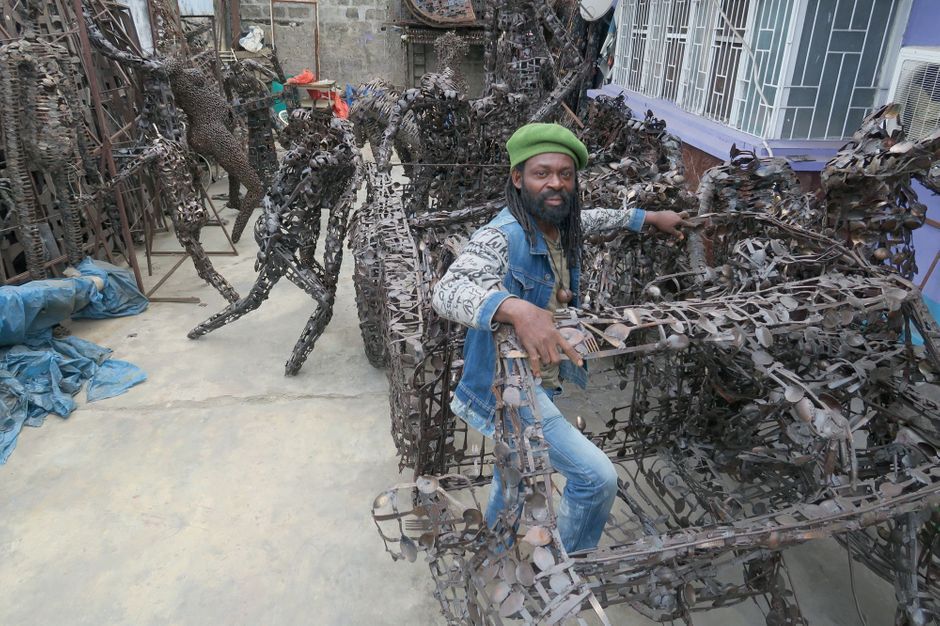 Freddy Tsimba : un artiste dans la ville