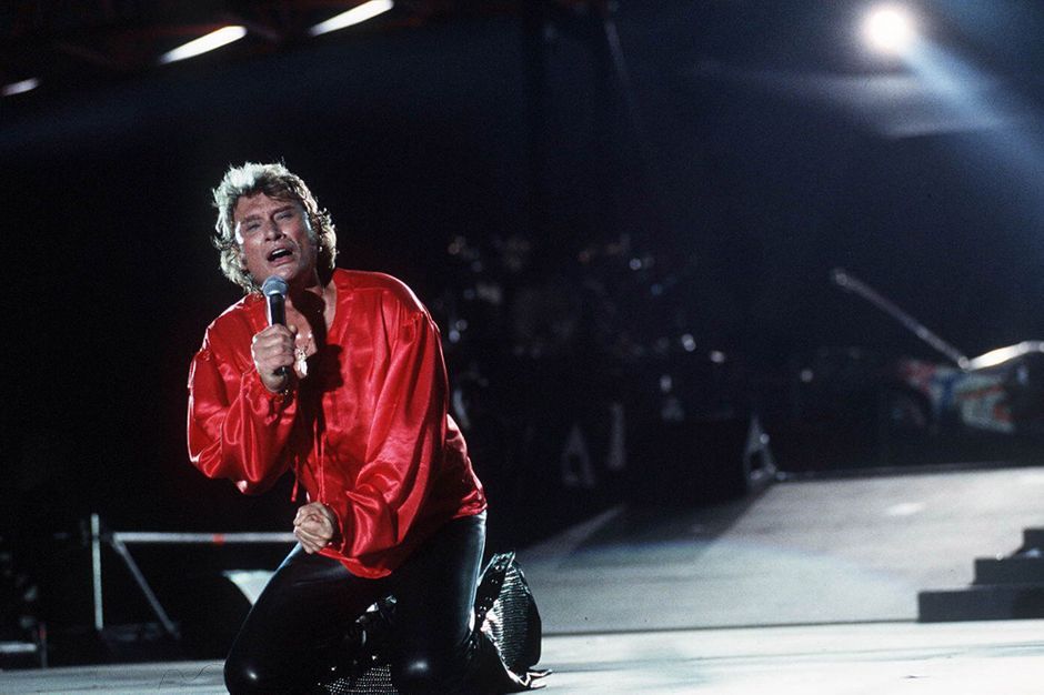 Johnny Hallyday : ses looks de scène légendaires