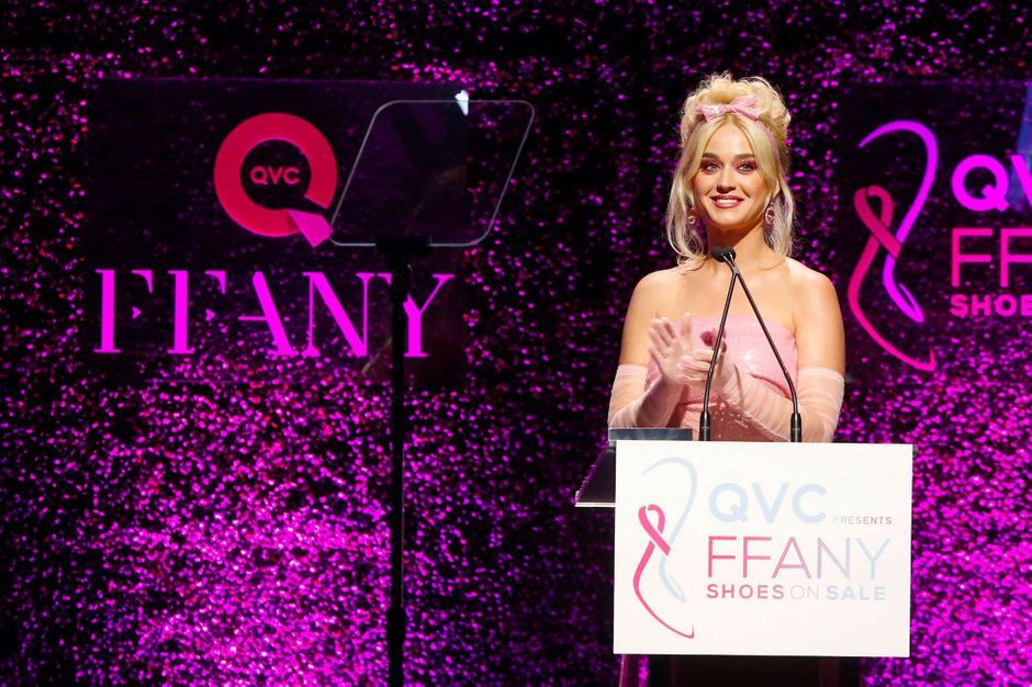 Katy Perry, toute de rose vêtue pour la bonne cause