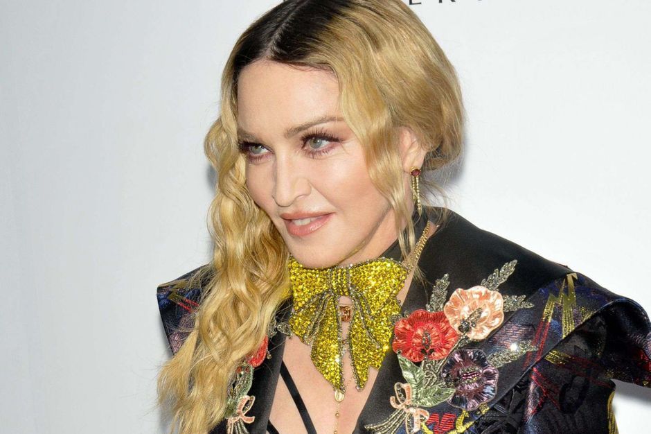 Madonna présente ses jumelles Esther et Stella